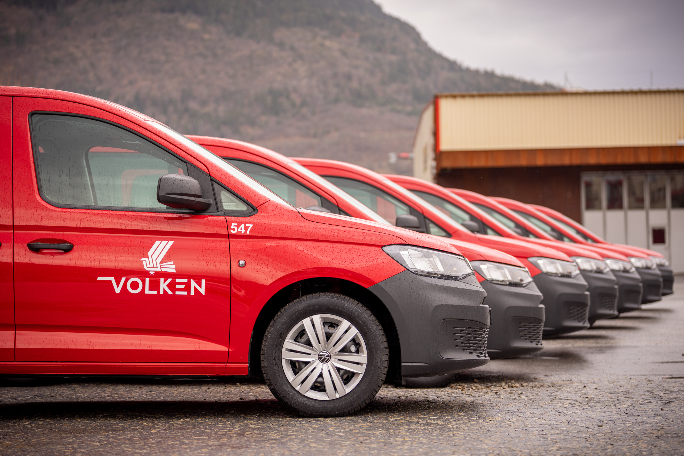 Alle kommen gut an: neue Fahrzeuge für Mitarbeitende. | Volken Group